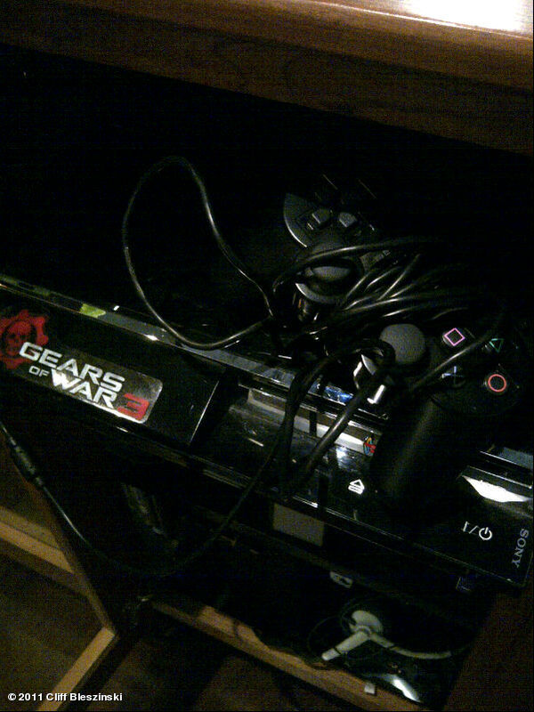 Cliff Bleszinski has Gears 3 on his PS3 - Gematsu
